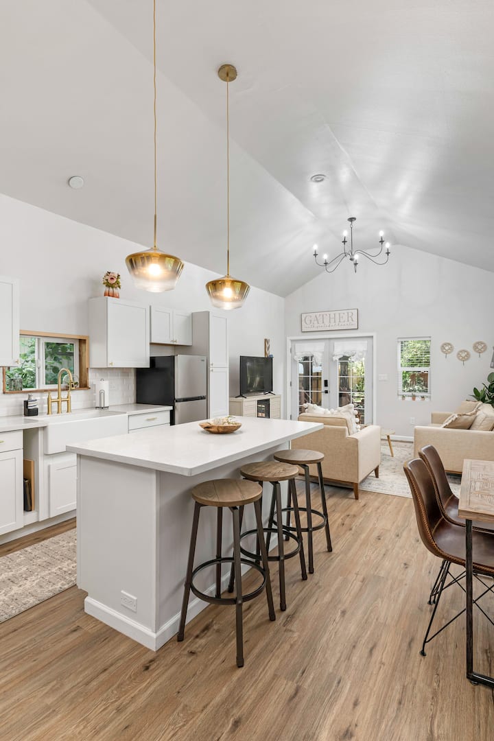 The Peak Cottage - Lucky Eagle Casino & Hotel