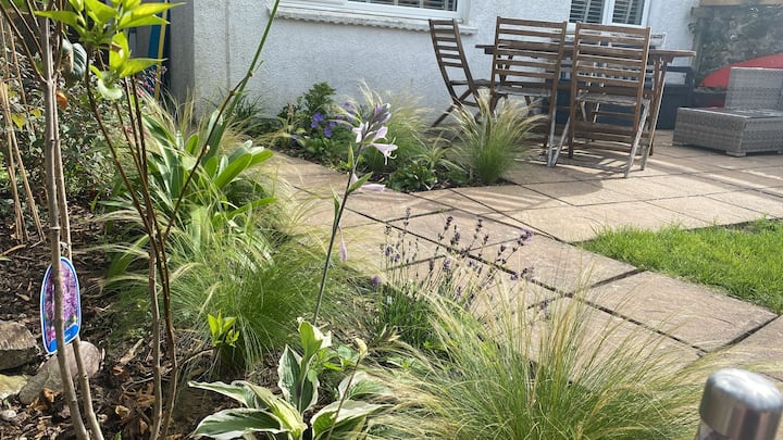 The Beach House, Large 3 Bed Apartment And Gardens - Bude