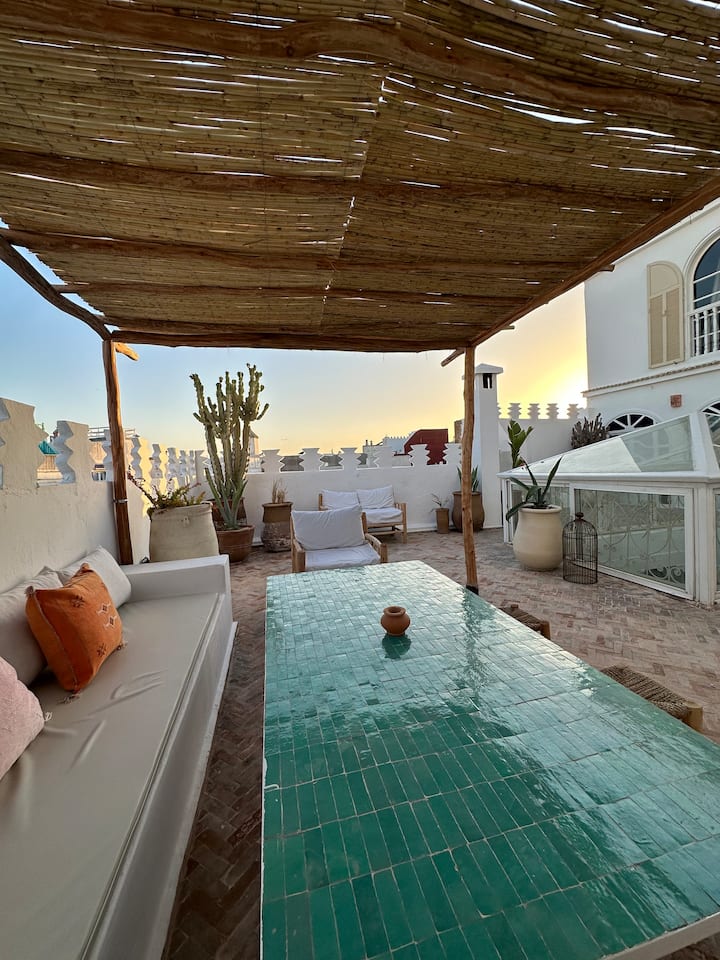Riad De Charme En Plein Coeur De La Medina - Essaouira