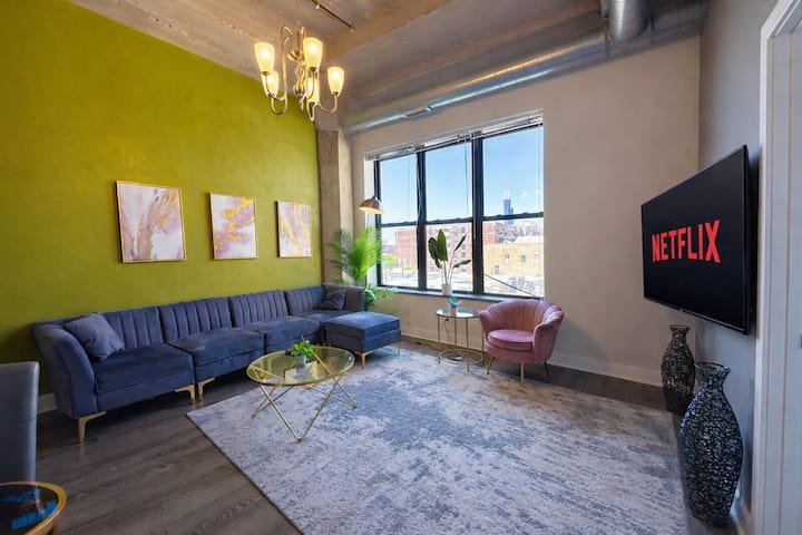 Spacious 3br Condo W/ Skyline Views Near Mccormick - Englewood - Chicago