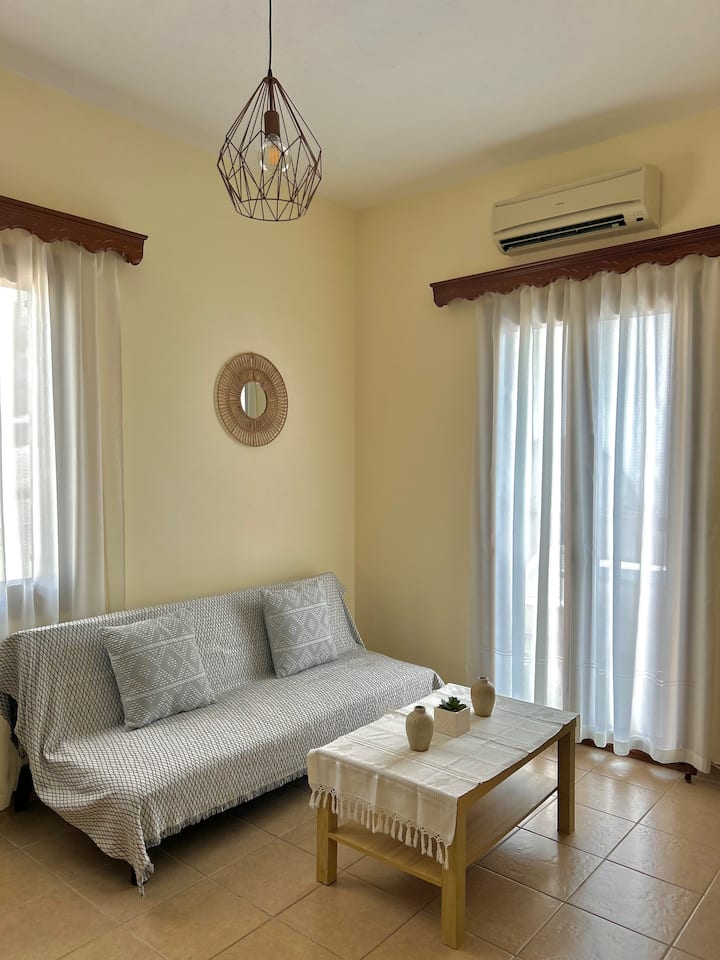 Stella’s Central Home,  στην παραλία Grotta Νάξου - Naxos