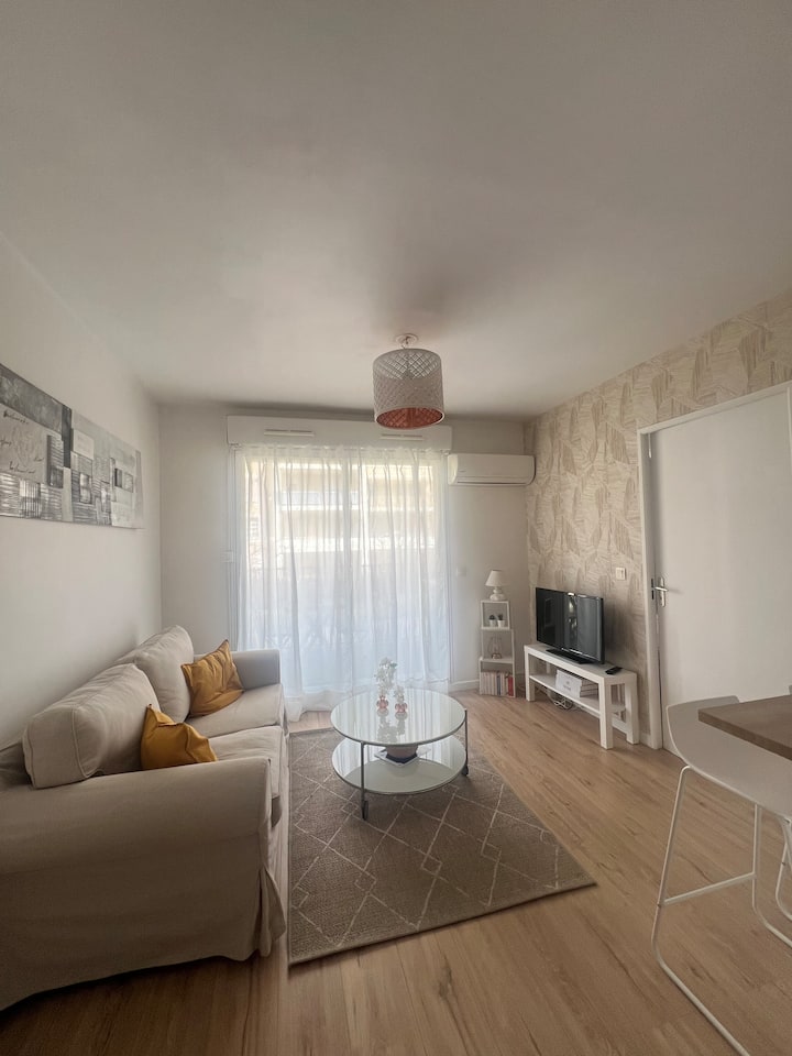 Un Petit Cocon Situé Dans Un Village Provençal - Lambesc