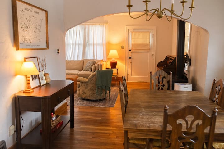 Cozy Cottage • Families& Pets • Porch• Fenced Yard - Omaha, NE