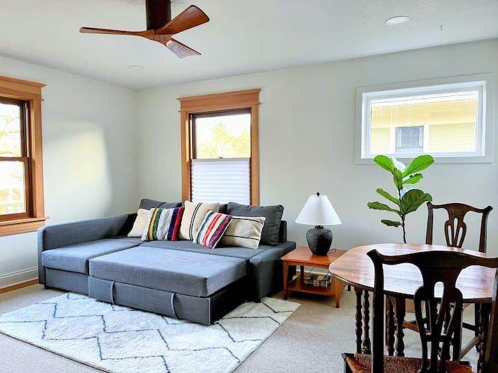 Classic 2nd Story Urban Oasis With Private Balcony - Hollywood - Portland