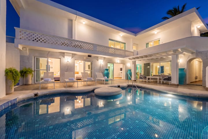 Beach Villa Blanca With 2 Pools, Jacuzzi & Maid - Punta Cana