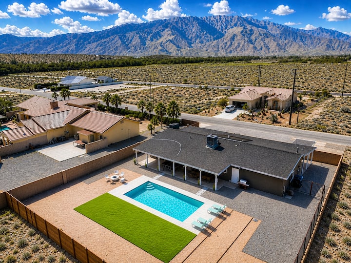 Midcentury House+pool/firepit, Sleeps 11 - Palm Springs, CA