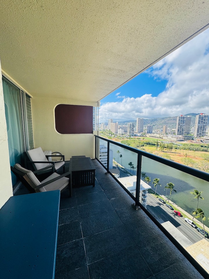 Waikiki Studio•high Rise Views•free Onsite Parking - Honolulu, HI