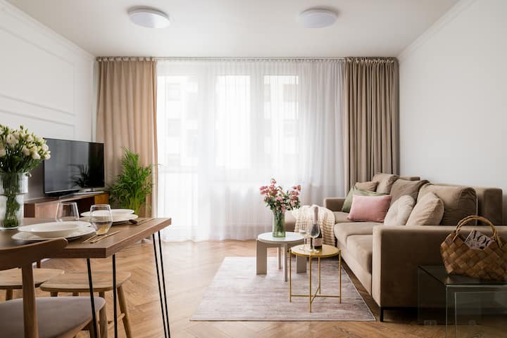 Rodzinny Apartment • 2 Sypialnie • Salon •  Metro - Warsaw