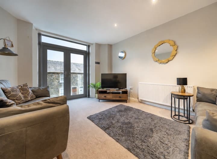 The Bowness Lakehouse Lodge. - Bowness-on-Windermere