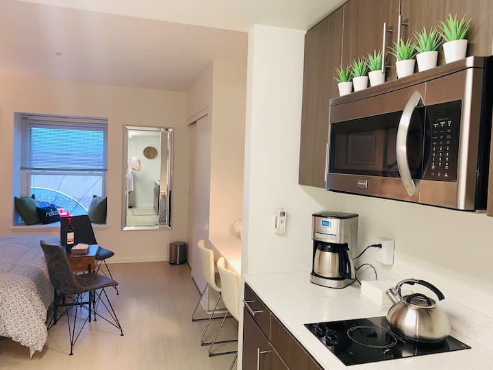 Amazing Location Studio, By Pier & Beach - Brentwood - Los Angeles