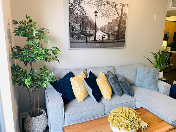 Ocean Breeze 2 Bed/ 2bath By Pier With Parking! - Santa Monica, CA