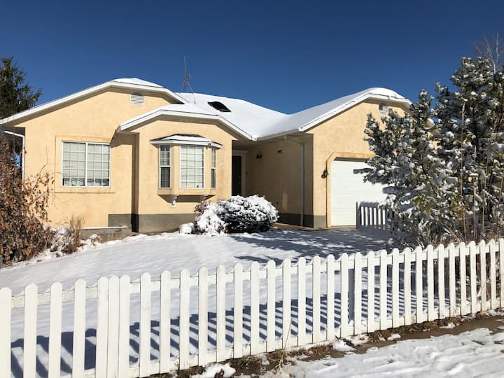House With Beautiful Mountain View! 5 Min To Suu - Cedar City, UT