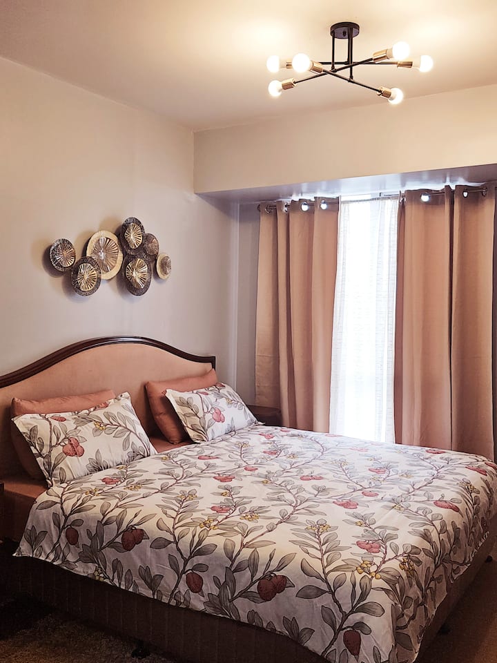 Pawie's Sweet Escape W/ King-sized Bed In It Park - Cebu