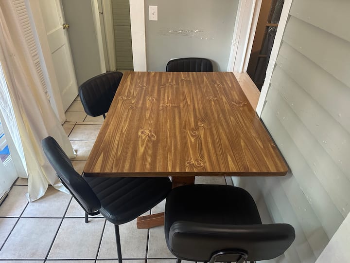 Spacious 2 Bedroom Apartment In Old Historic Home! - Columbus, GA