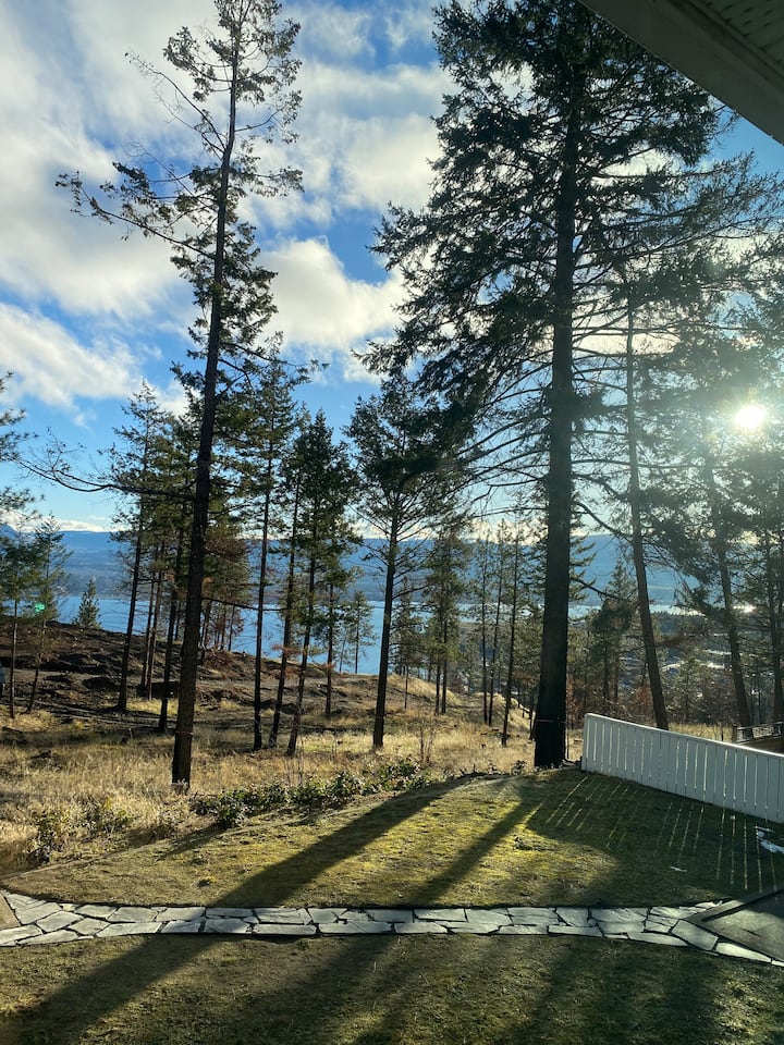 Modern & Cozy Nature Retreat, Legal & Registered - Kelowna