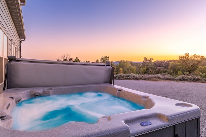 Luxe Lake Escape | Private Indoor Pool | Sleeps34 - Ridgedale, MO
