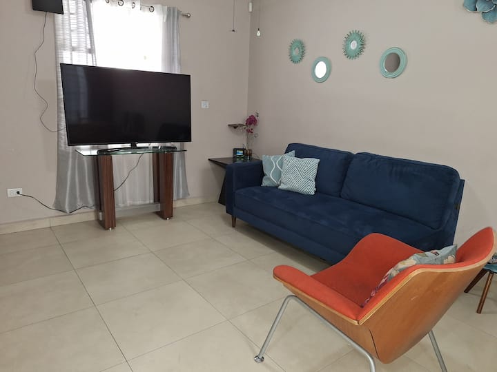 Increíble Casa De 3 Niveles En Fracc. Privado - Aeropuerto de Monterrey (MTY)