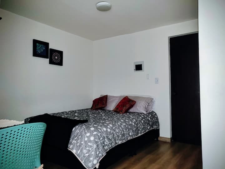 Super Clean, Cozy, Great Location Loft - Bogotá