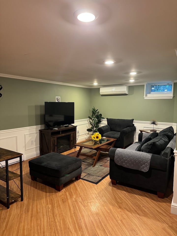 Lovely One Bedroom Apartment Condo, With Parking - Waltham, MA