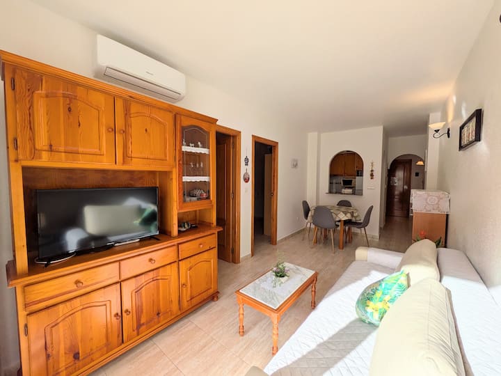 Lovely 2-bedroom Vacation Home With Community Pool - Torrevieja