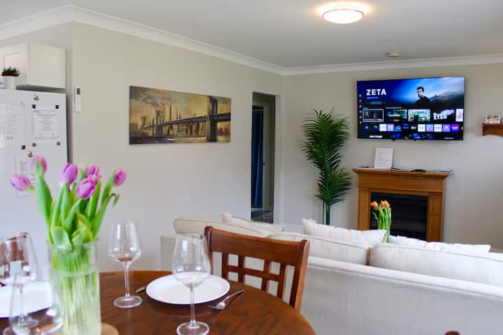 Walk To Queen St • Shaw Festival • Local Shops - Niagara-on-the-Lake