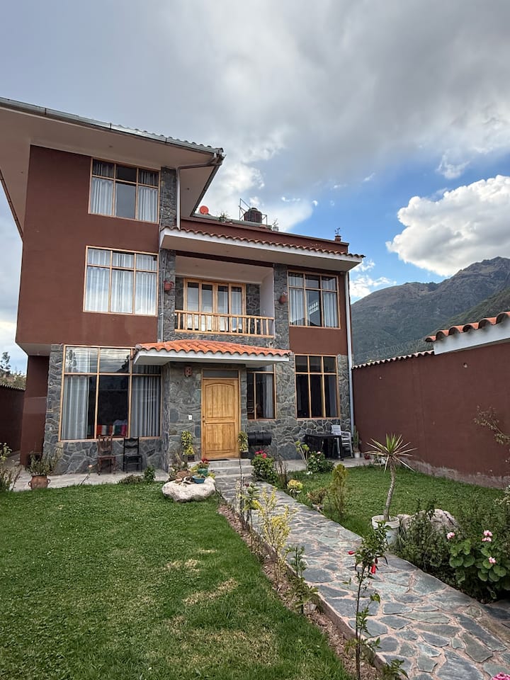 Cozy House With Mountain Views - Urubamba