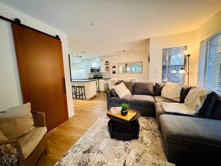 Condo Central Main Village W Hot Tub And Parking - Whistler