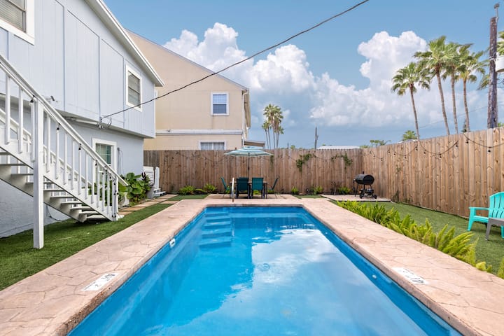 Renovated 4br House-great Location-pool-pets Ok! - South Padre Island