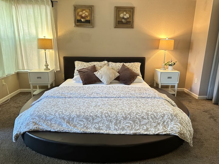 Fall Season Dreams Room (King Size) - Modesto, CA