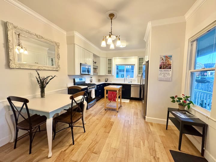 The Nest- Charming 2 Br Apt One Block From Plaza - Arcata, CA