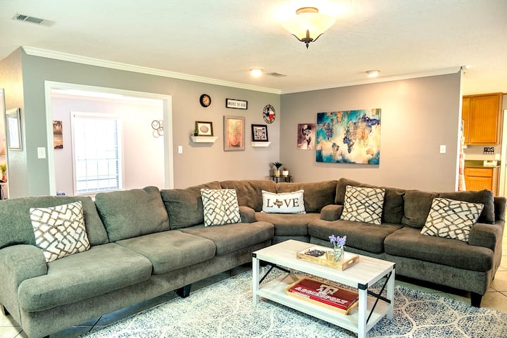 Grove House Spacious 5br Retreat Minutes To Tamu - College Station, TX