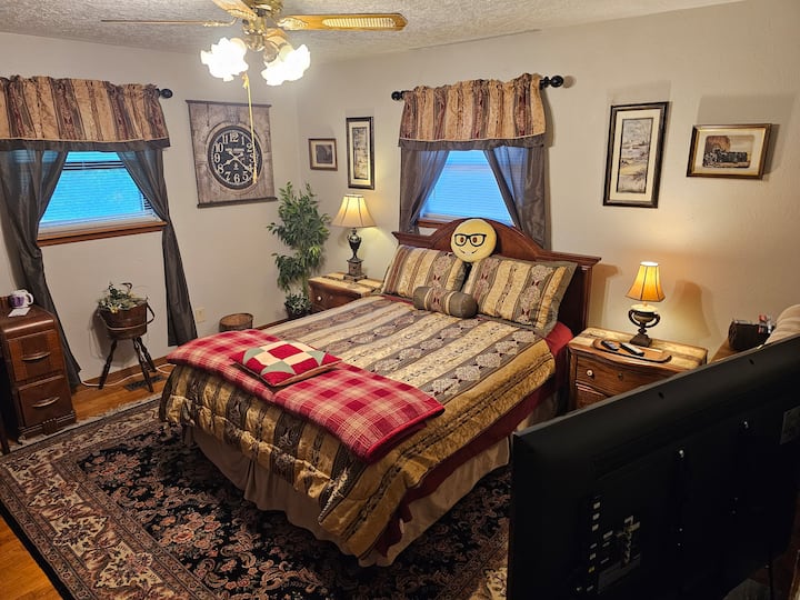 *Your Granny's Rm, Private 1/2bath @Granny's House - Norman, OK