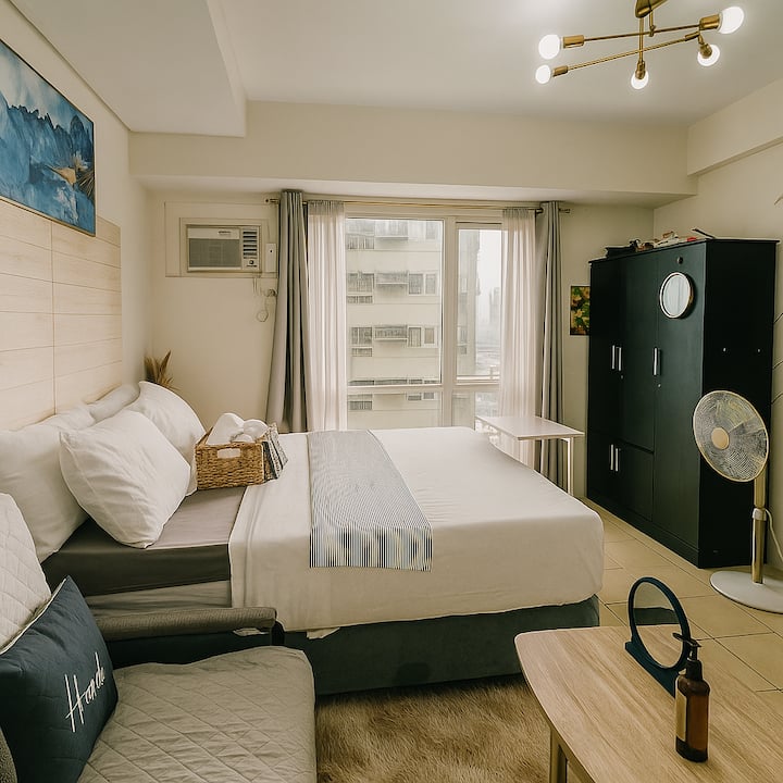 Modern Studio Pool View | Mrt Boni Access - Metro Manila