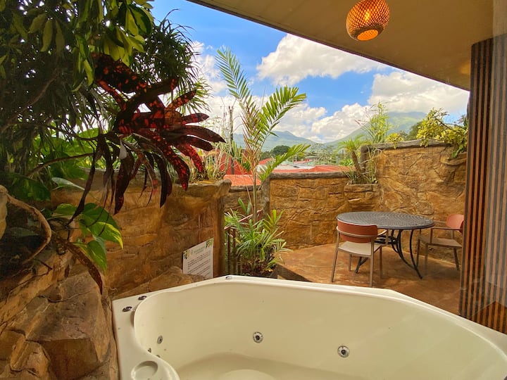 Romantic Gem & Private Jacuzzi & Volcano View - La Fortuna