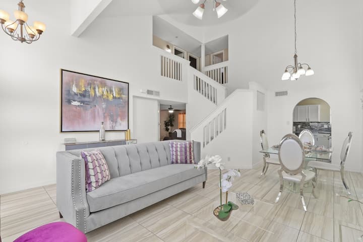 Luxurious 4 Bedroom,5 Beds, 2 Living Room Home! - El Paso
