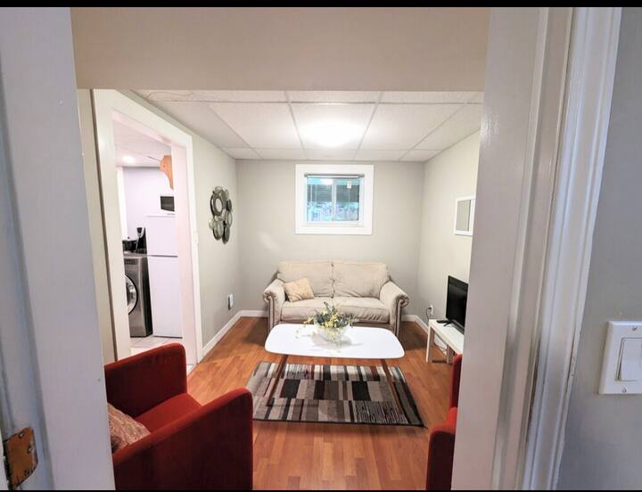 Lovely 2bedroom Lowerlevel Unit, Close To Skytrain - 버너비