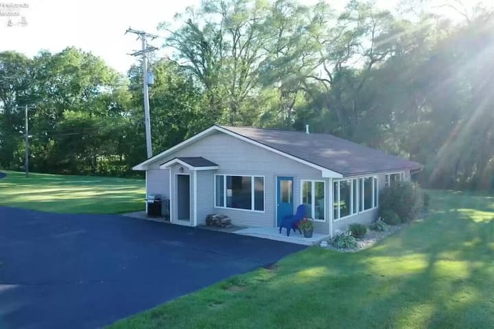 Lakefront 2 Bedroom Guest House - Quarry Hill Winery, Berlin Heights