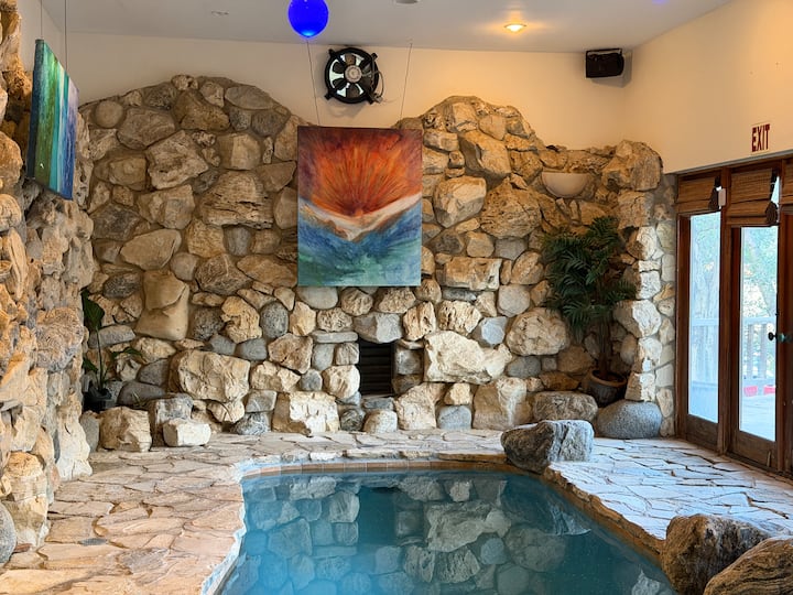 Indoor Pool & Spa, Near La, Spacious Grounds - Simi Valley, CA