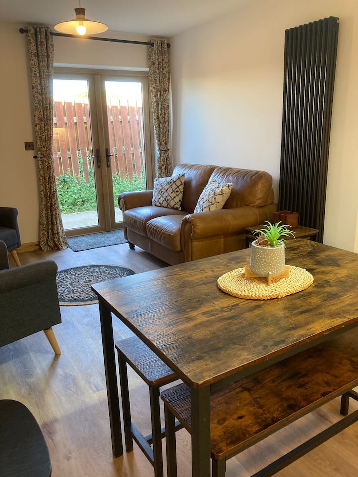 Only A 7 Mins Walk To The Beach.mischief Cottage - Westward Ho!