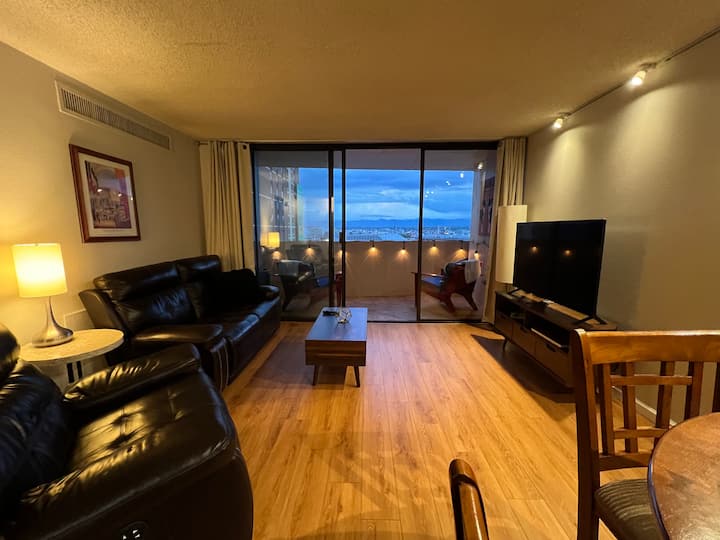 Downtown Retreat: Mountain View & Indoor Parking - Denver, CO