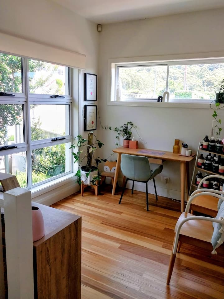 Cheerful 4- Bedroom Home Close To Bush And Beach - Austinmer