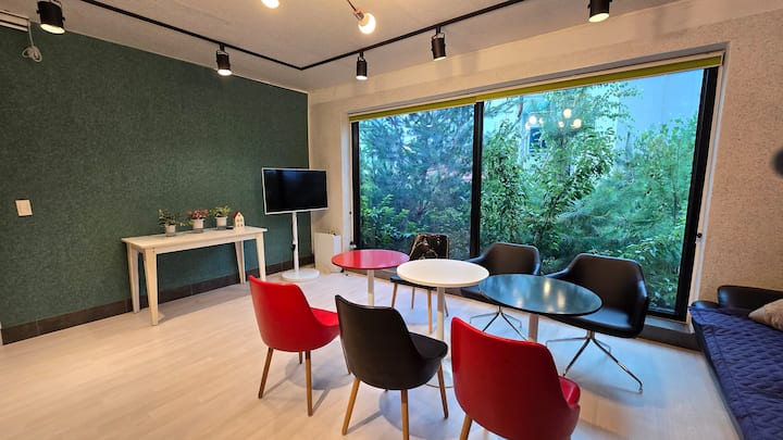 그린윈도우-정원뷰, 넓은 거실, 영화관, 피아노,토끼 - South Korea