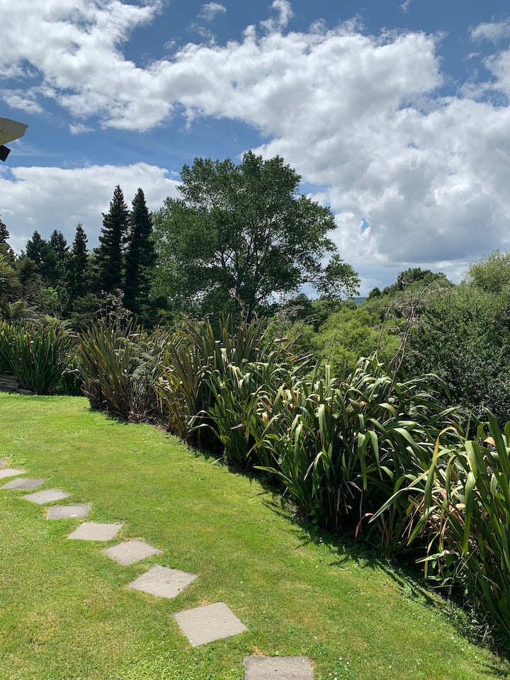 Art Deco Delight - Entire Guest Suite - Rotorua