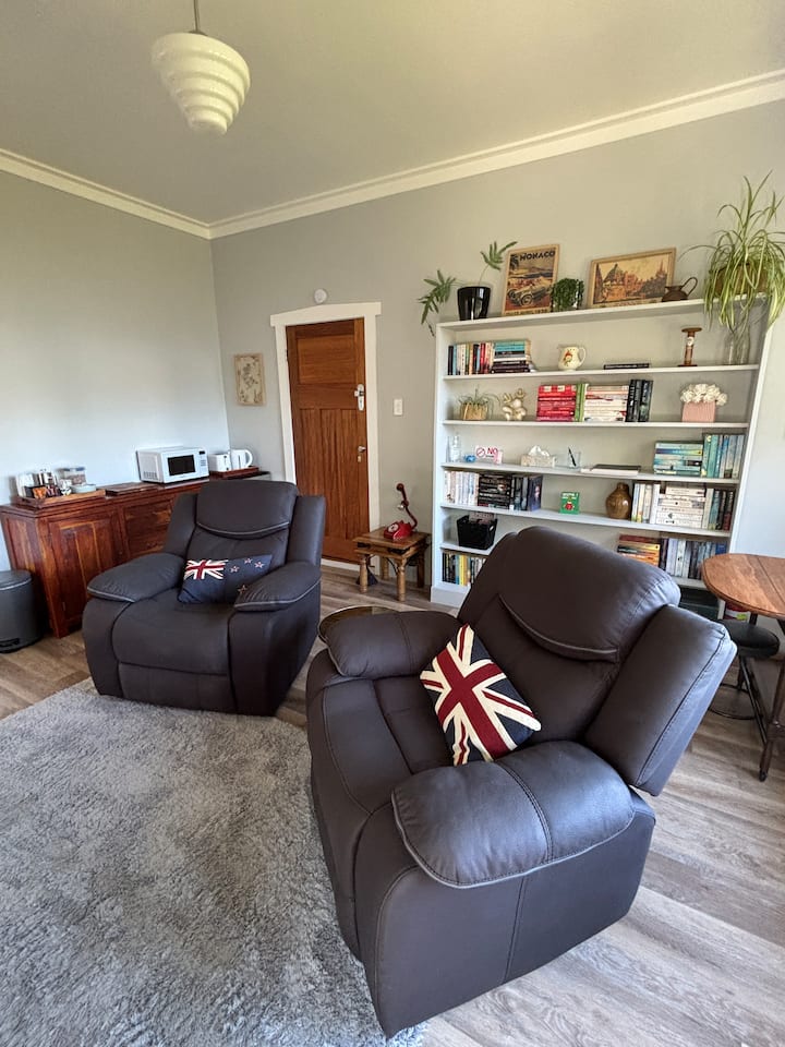 Art Deco Delight - Entire Guest Suite - Rotorua