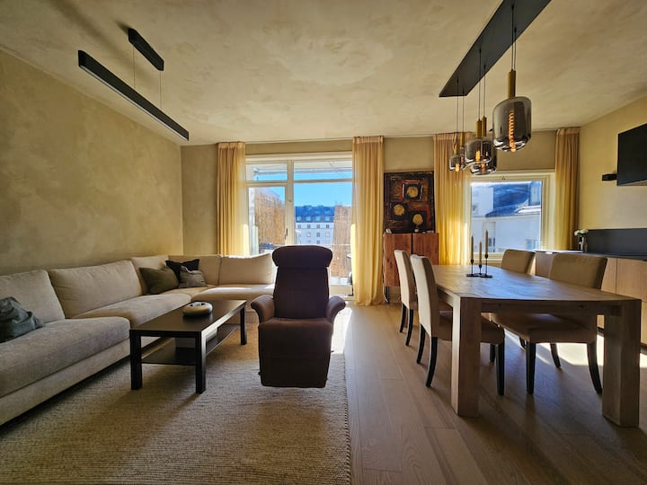 Sunny 2br Near Solli Plass | Balcony + Lift - Oslo