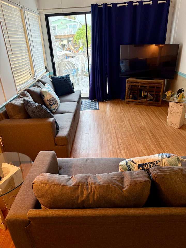 Relaxing And Inviting Home With 35' Dock - Florida Keys, FL