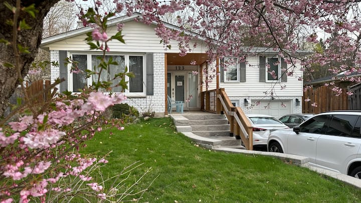 Adorable 2-bedroom Quiet Neighbourhood Renovated - Markham