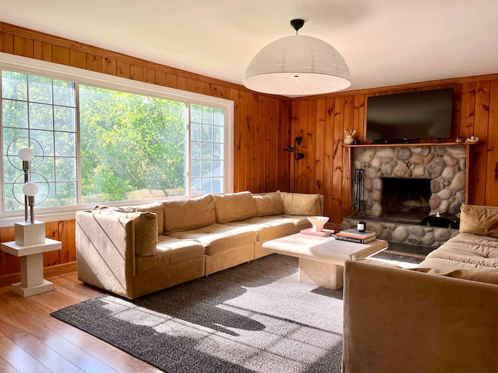 Huge Catskill 5+ Bedroom Oasis Surrounded By Trees - Hudson, NY