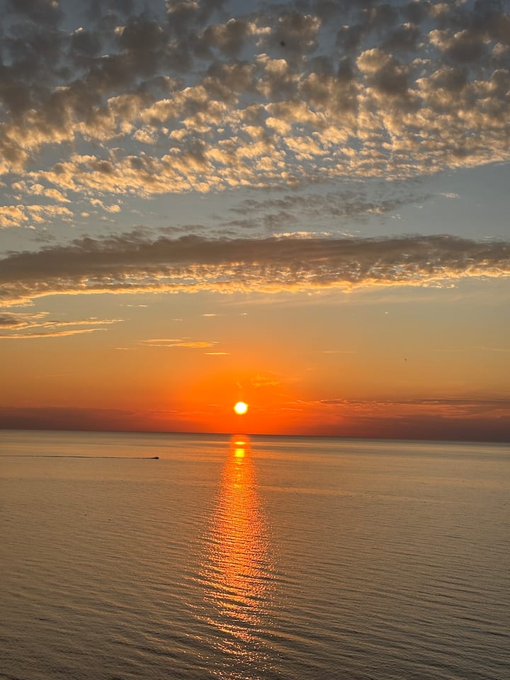 Comfy 4 Bedroom Beach House In Central Grand Bend! - Grand Bend