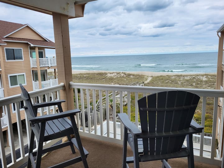 Top Floor Ocean Front Condo In Sand Pebbles, Pool - Carolina Beach